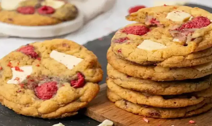 Crumbl Cookies Christmas 2025: New Holiday Menu, Hours, and Special Treats